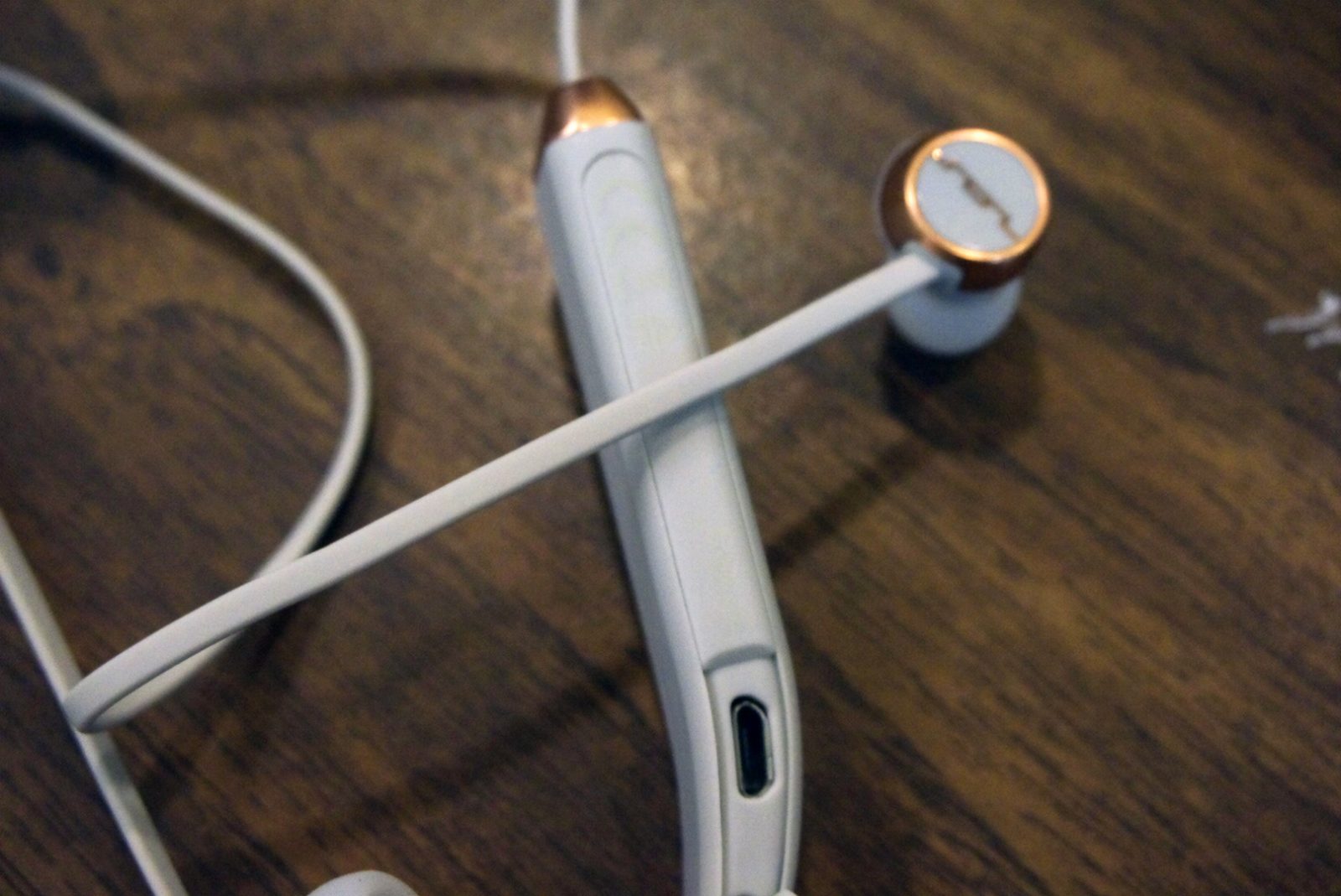 Sol Republic Shadow Wireless Earbuds Review – Charging Port – Analie ...