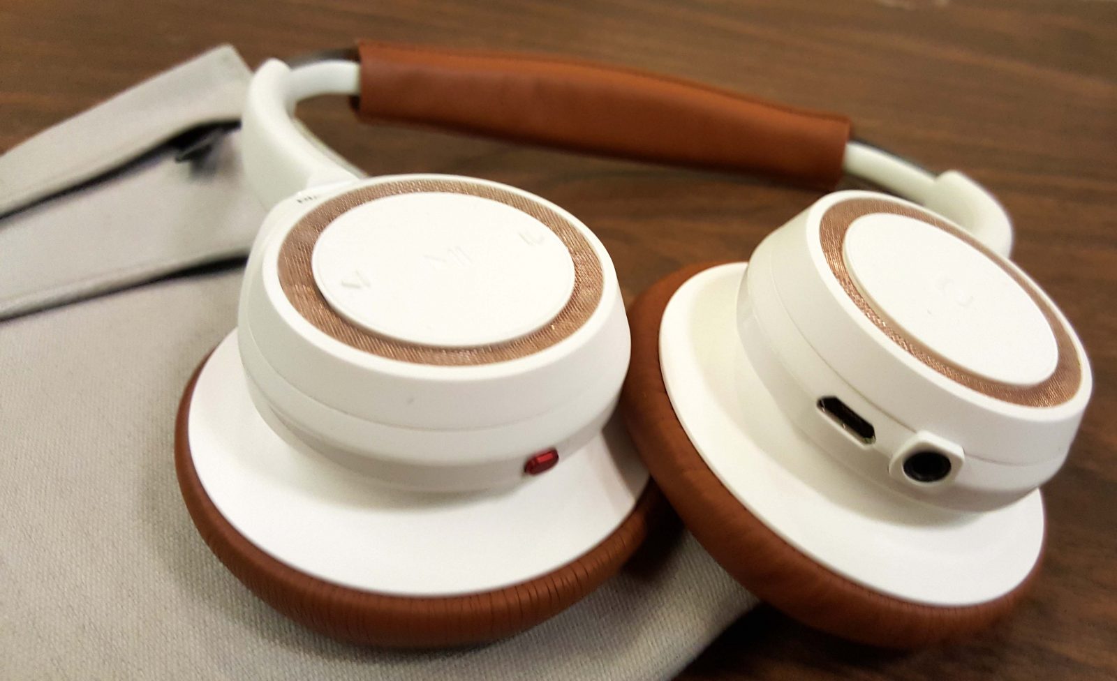 Plantronics BackBeat SENSE headphones Review – Analie Cruz (10 ...