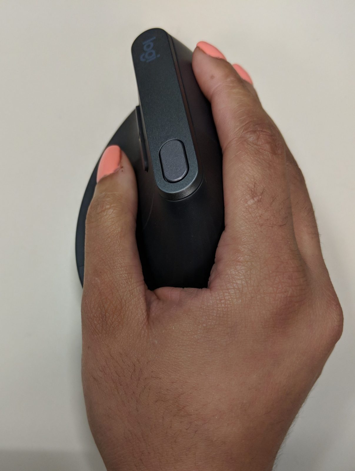Logitech MX Vertical Mouse Review (14) – TechWeLike