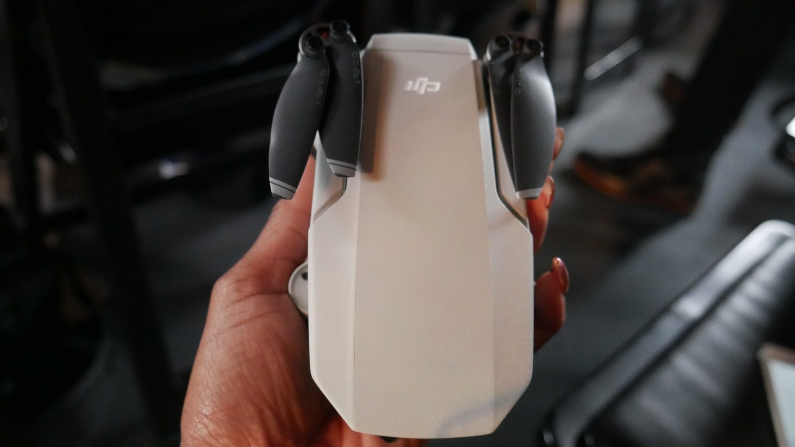 Mav Mini In Hand (Closed) – 4 – TechWeLike