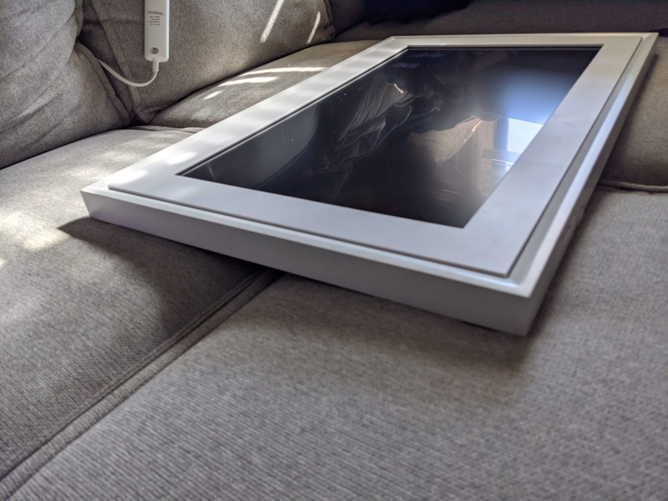 Meural Canvas II Review – A Great WFH Gadget – TechWeLike