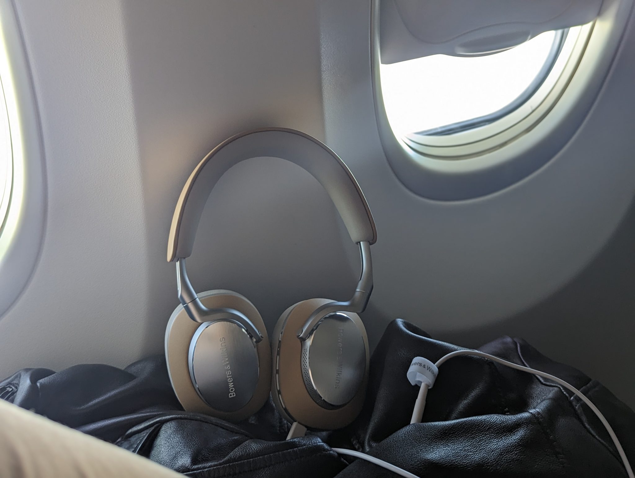 Bowers & Wilkins PX8 Review – Analie Cruz – 28 – TechWeLike