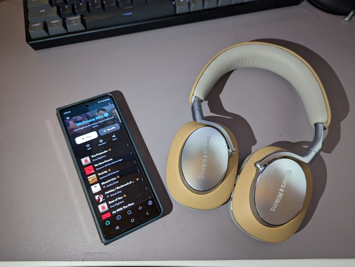 Bowers & Wilkins PX8 Review – Analie Cruz – 30 – TechWeLike