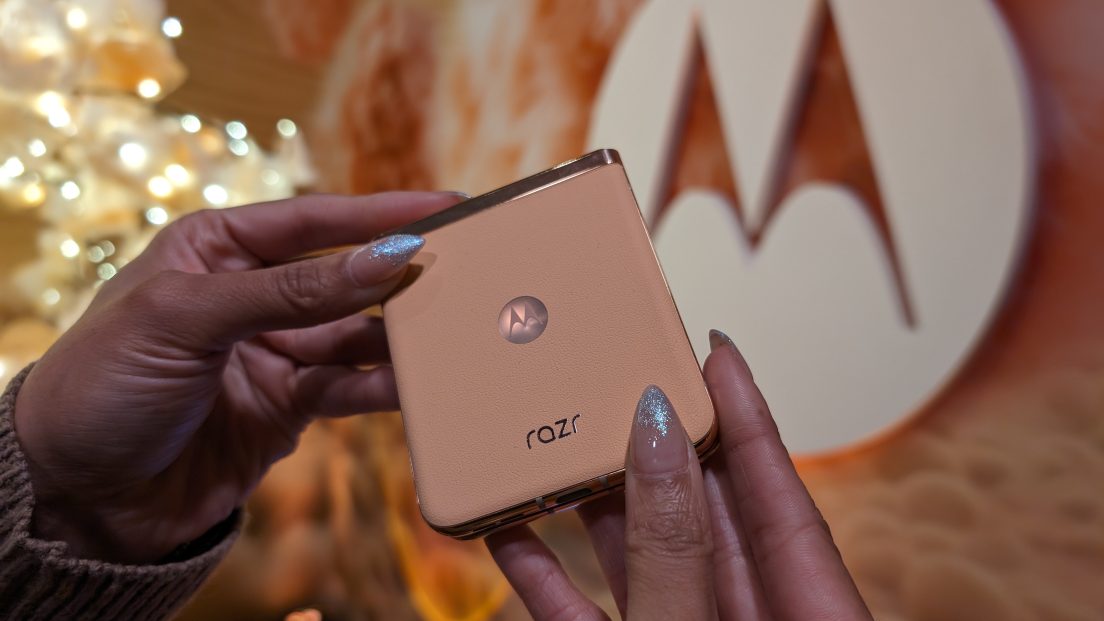 Motorola Razr+ is Now Available in the 2024 Pantone Color of the Year ...